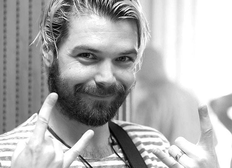 Biffy Clyro’s Simon Neil is set to release a ‘solo’ album