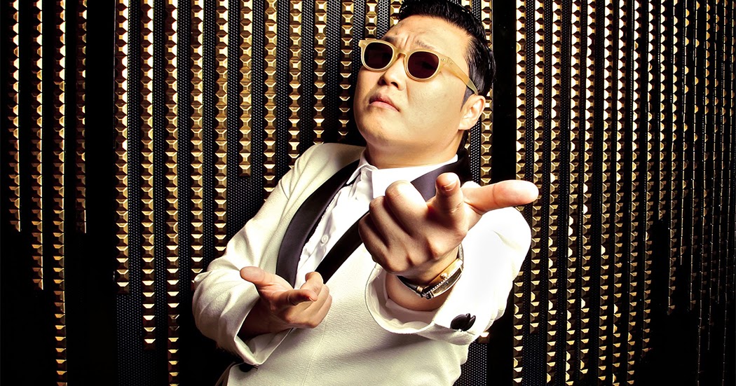 PSY É HOMENAGEADO COM ESCULTURA GIGANTE DE OURO, PORÉM O PRESENTE NÃO ...