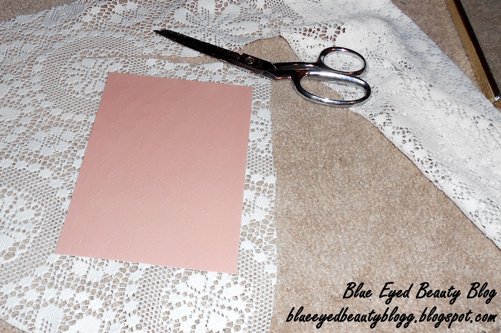 Blue Eyed Beauty Blog: DIY Framed Lace