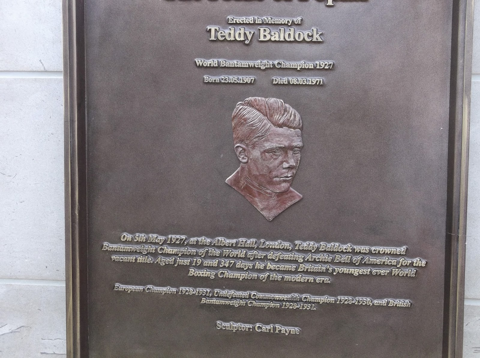NO HOLDS BARRED BOXING: Teddy Baldock Statue unveiled in East London