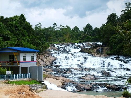 Zaman: PANORAMA AIR TERJUN LATA REK MEMUKAU PENGUNJUNG
