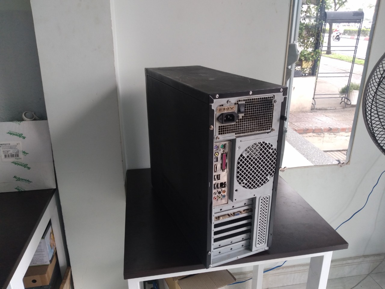 Thùng CPU Asus Ram 8Gb Card rời upto 4Gb HDD 320Gb CPU Xeon 8M