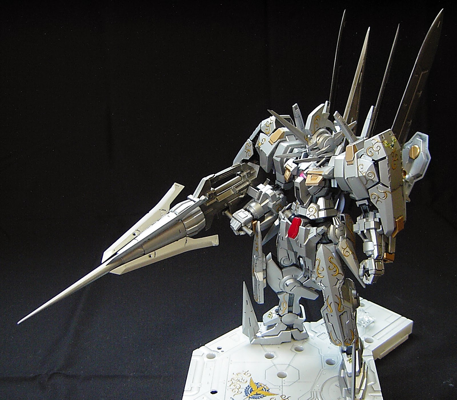 Custom Build: 1/100 Knight Gundam Avalanche Exia