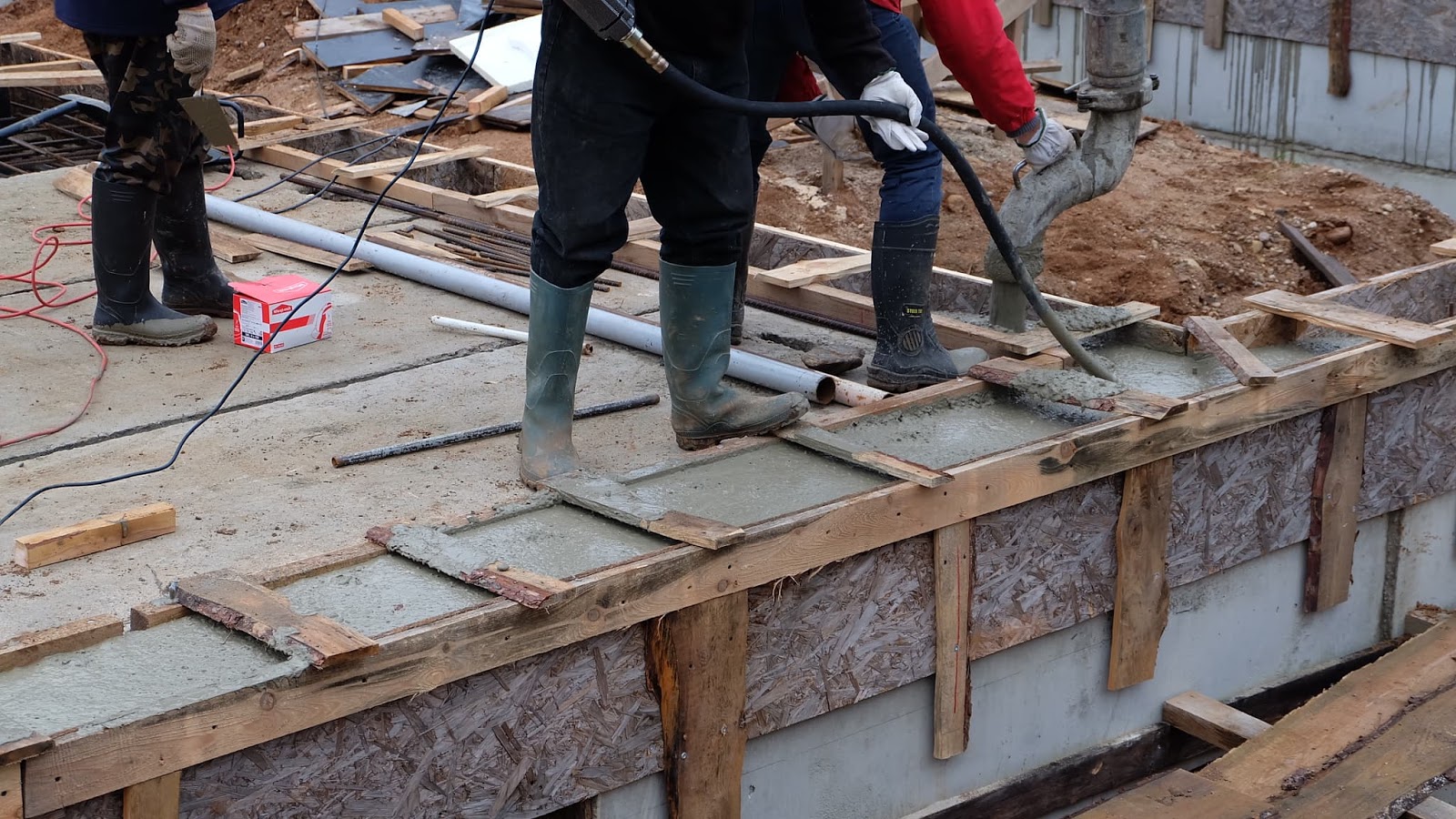 Statybininko namas: Žiedo ir laiptų betonavimas