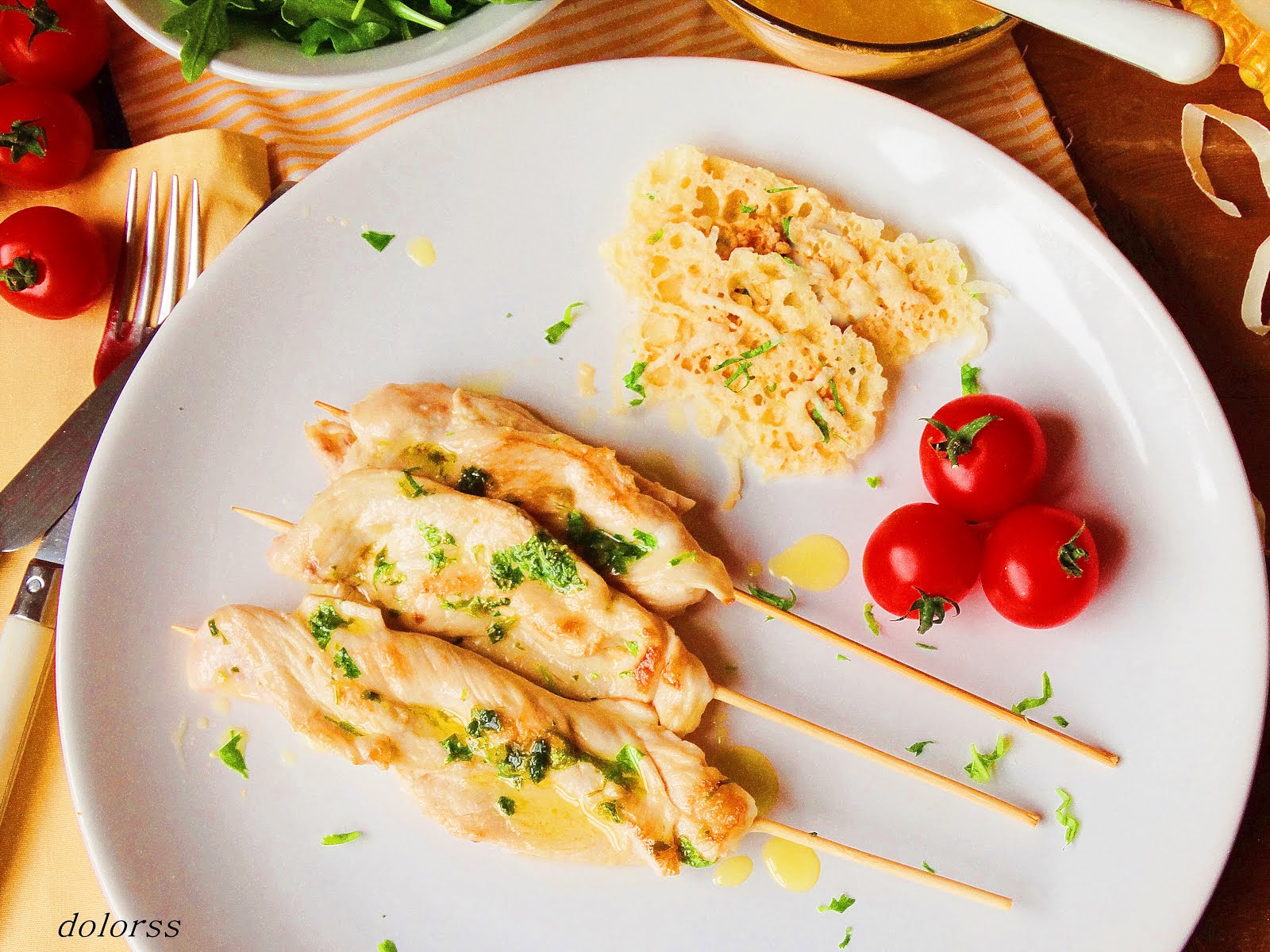 Blog de cuina de la dolorss: Pollo con pesto y tejas de queso