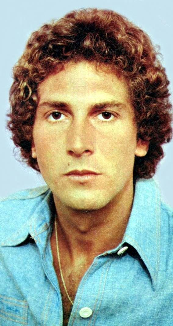 Astros em Revista: REINALDO GONZAGA - O GALÃ CANTOR