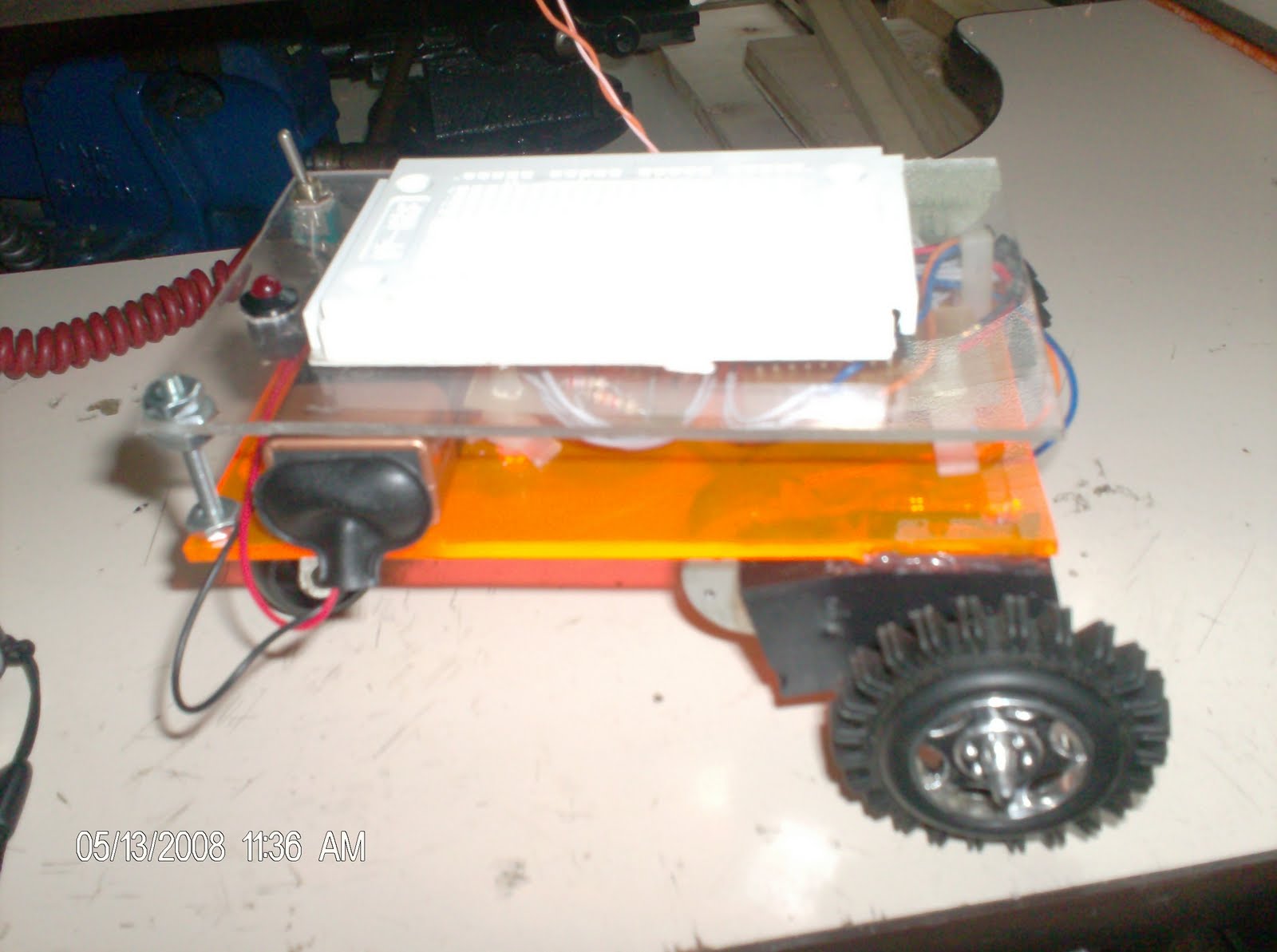 ROBOTRONIC: RAZONES PARA CONSTRUIR UN ROBOT: