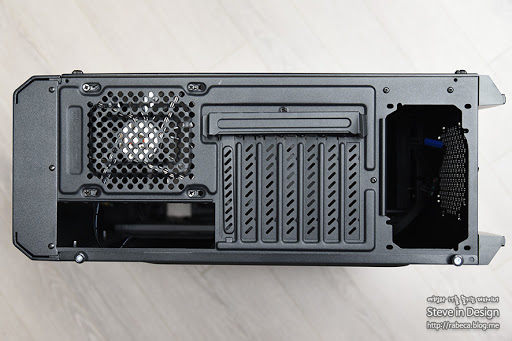 훌륭한 가성비를 보이는 ABKO NCORE 아수라 풀 아크릴 컴퓨터케이스