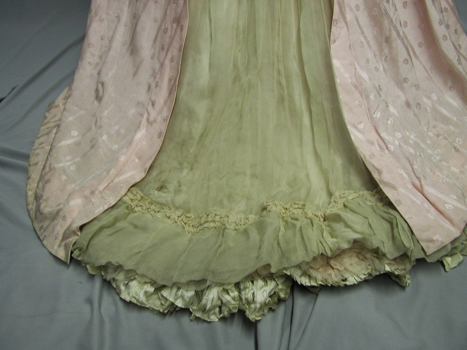 All The Pretty Dresses: Edwardian Tea Gown