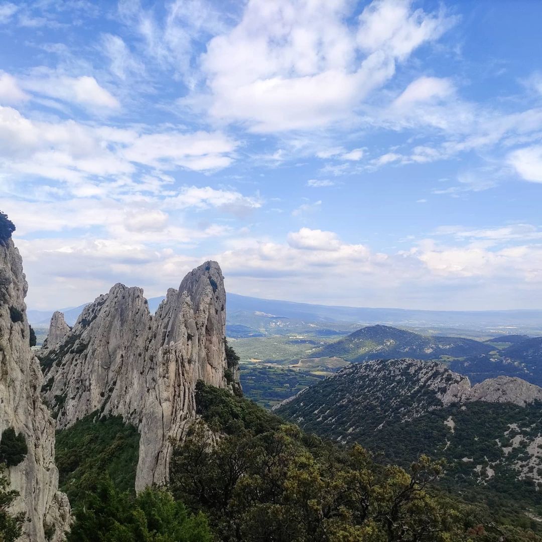 Grégory Capra: Randonnée, trail et escalade dans les Dentelles de ...