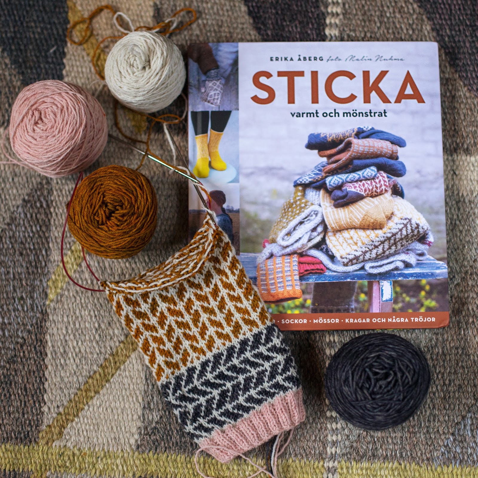 Clara Stickar: Sticka varmt och mönstrat