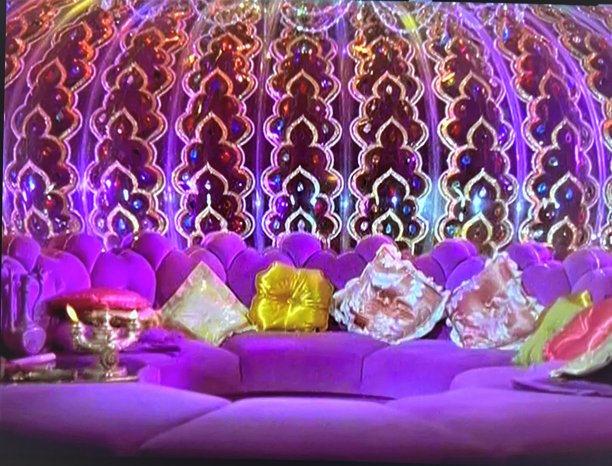 The Brady Bunch Blog: I Dream of Jeannie Last Season Set with Bottle ...