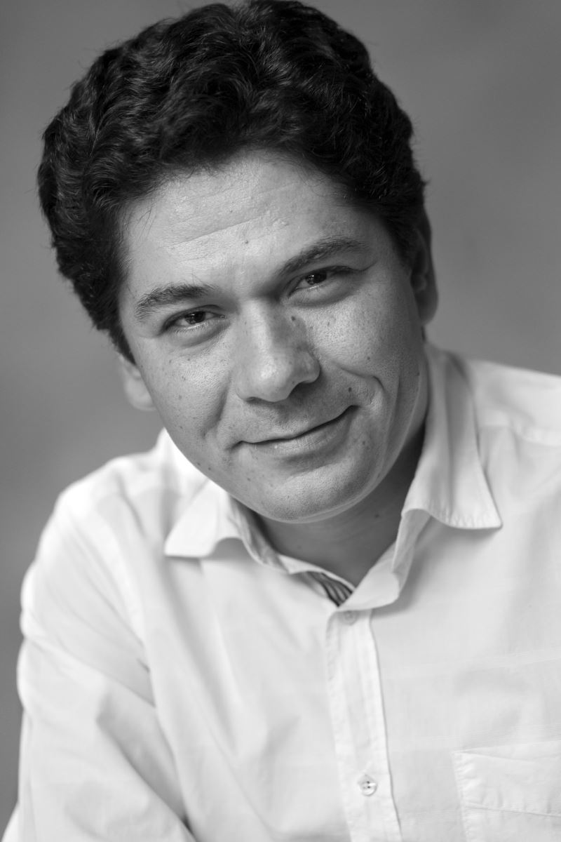 De otros mundos: Juan Pablo Villalobos gana el Herralde de novela