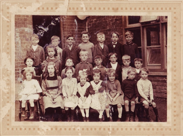 Scalford: School photograph, 1925