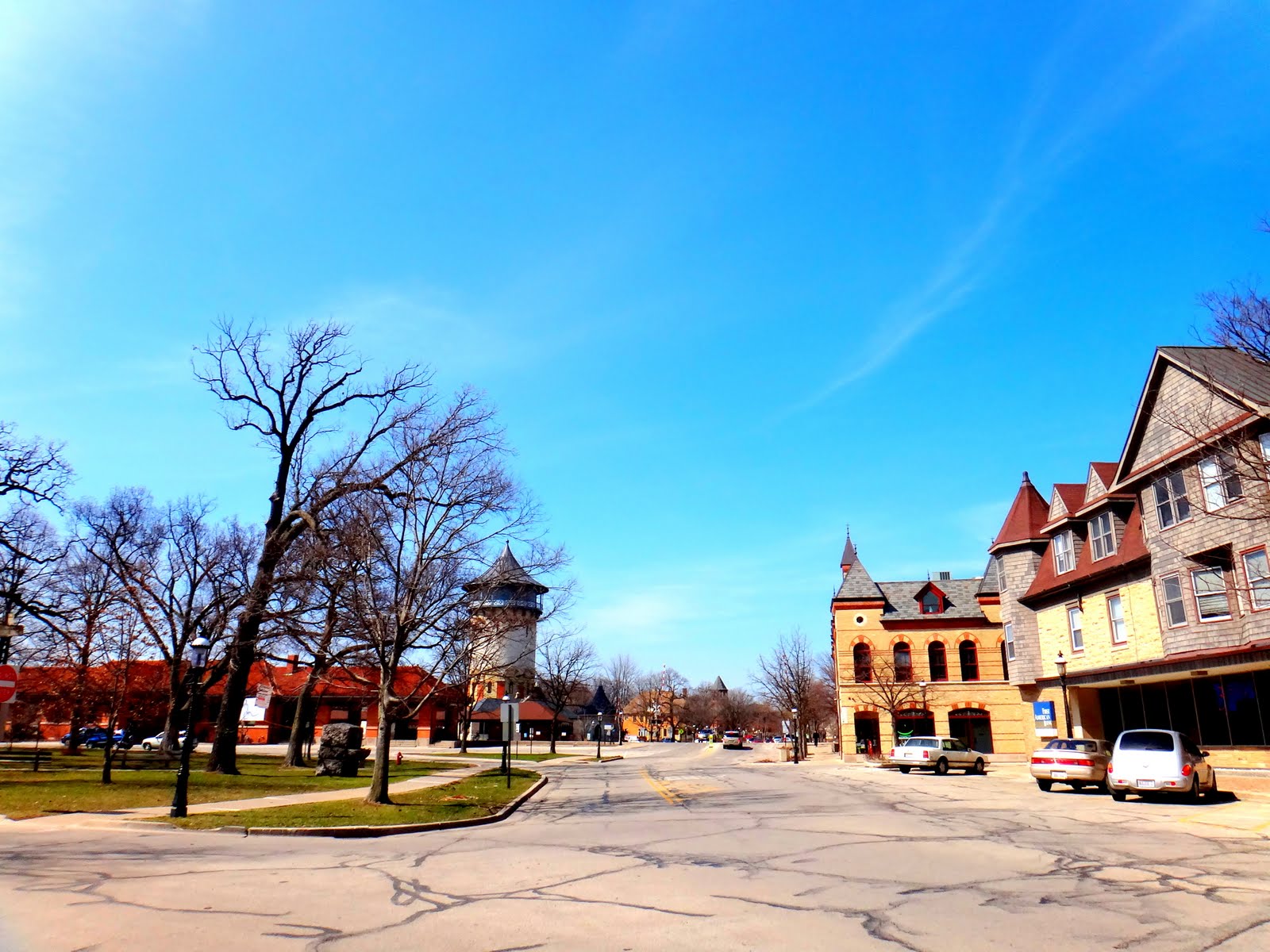 Spring Tour of Riverside, Illinois