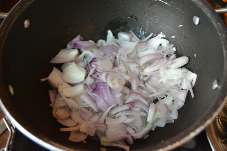 Vaniensamayalarai: Cabbage Poriyal / Muttakos Curry