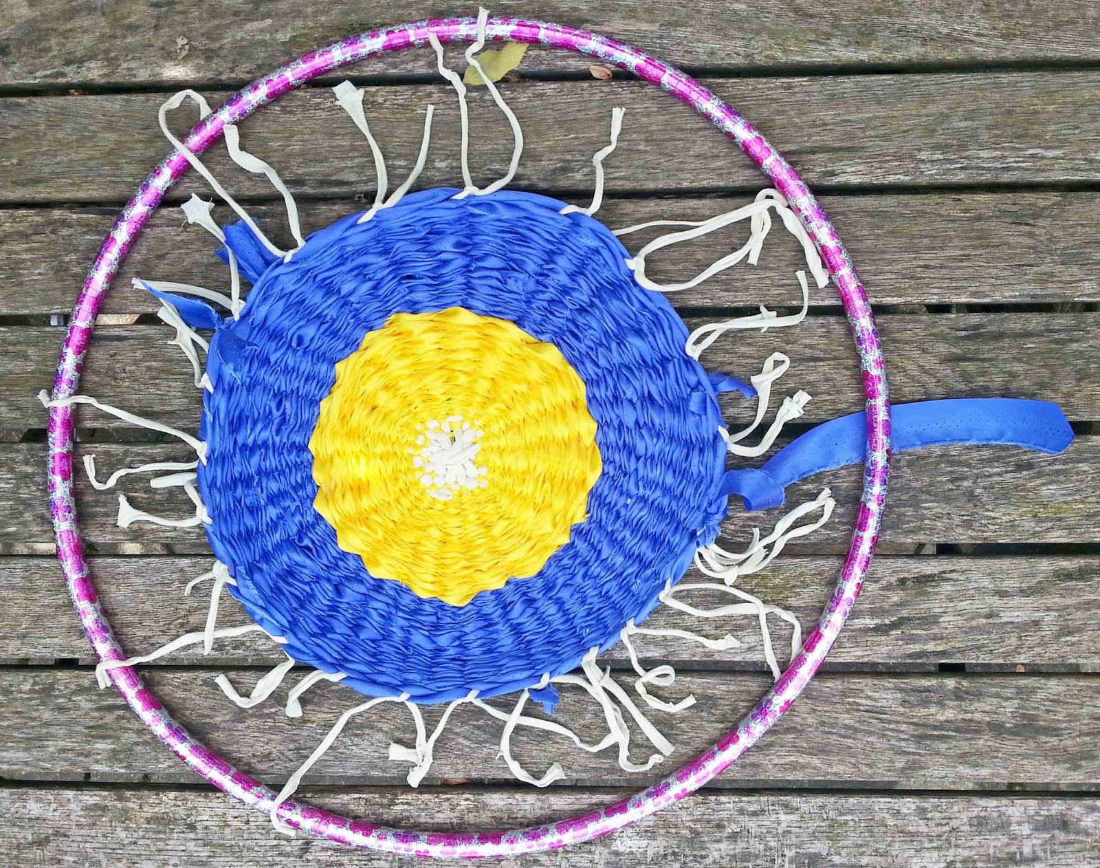 Hippystitch: Hula Hoop Weaving & Brilliant Birds