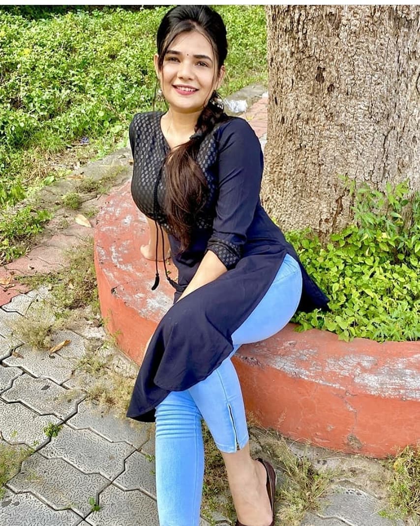 Beautiful Model Swati Mishra in Suit Photos - shoutoutly