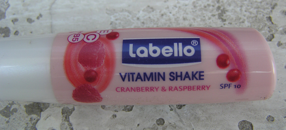 THE REVIEW :Labello-Glamorous Gloss Natural & Vitamin Shake Cranberry ...
