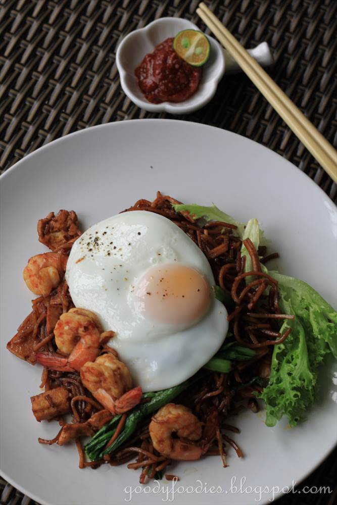 GoodyFoodies: Recipe: Mee goreng with fried egg