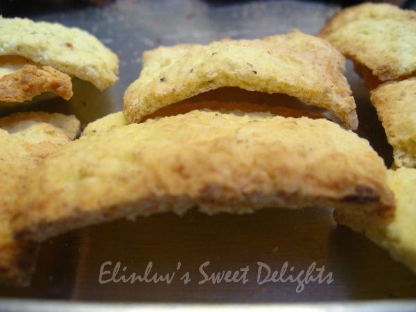 Elinluv's Tidbits Corner: Tebaloi- Sago Cookies #MFF - Sarawak