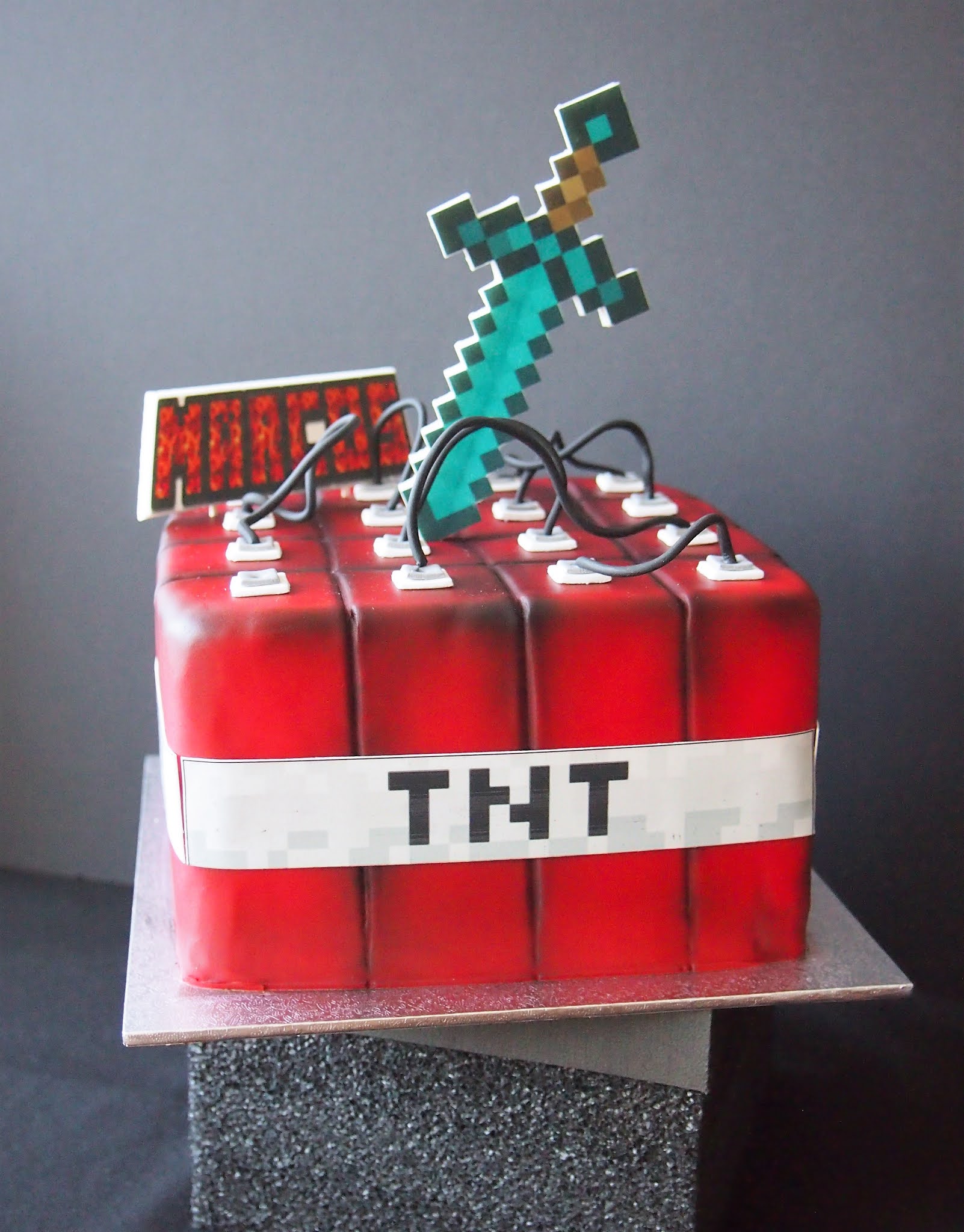 LaTATAGalleta: MARCOS Y MINECRAFT .......... TARTA TNT (PARTE II)