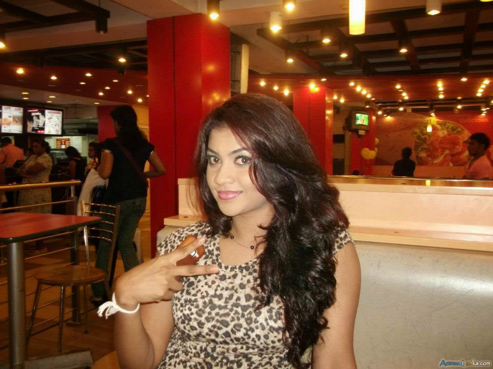 Sheril Romen Decker | GOSSIPLANKA 3 PHOTO GALLERY