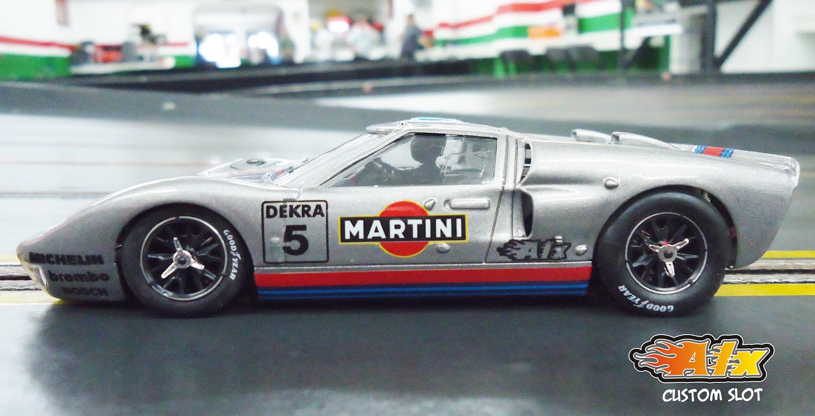 ALX CUSTOM : FORD MKII GT40 VERSÃO MARTINI SILVER COM DECAIS MTG