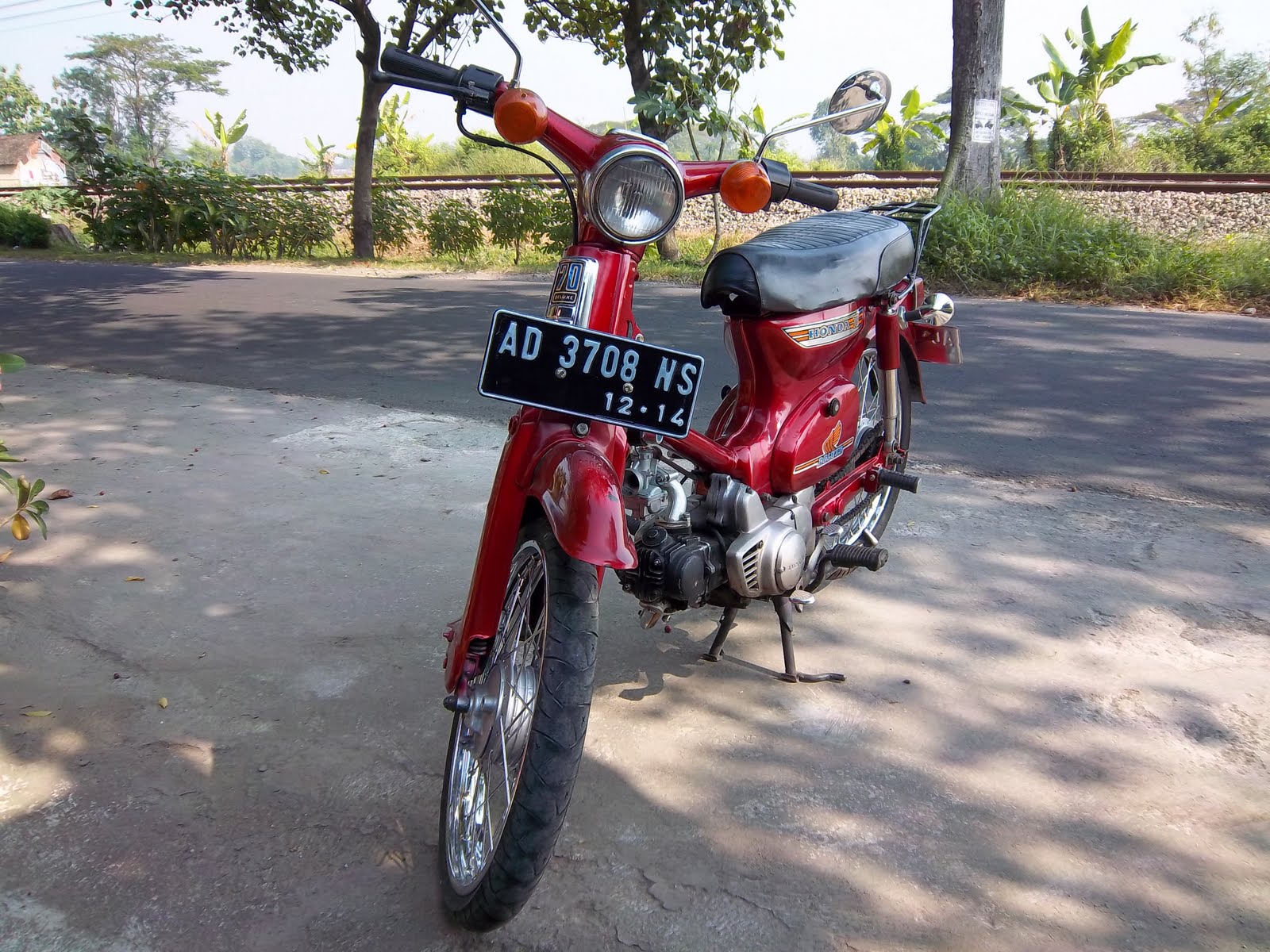 jual mobil dan motor di solo: motor honda c70 tahun 1976