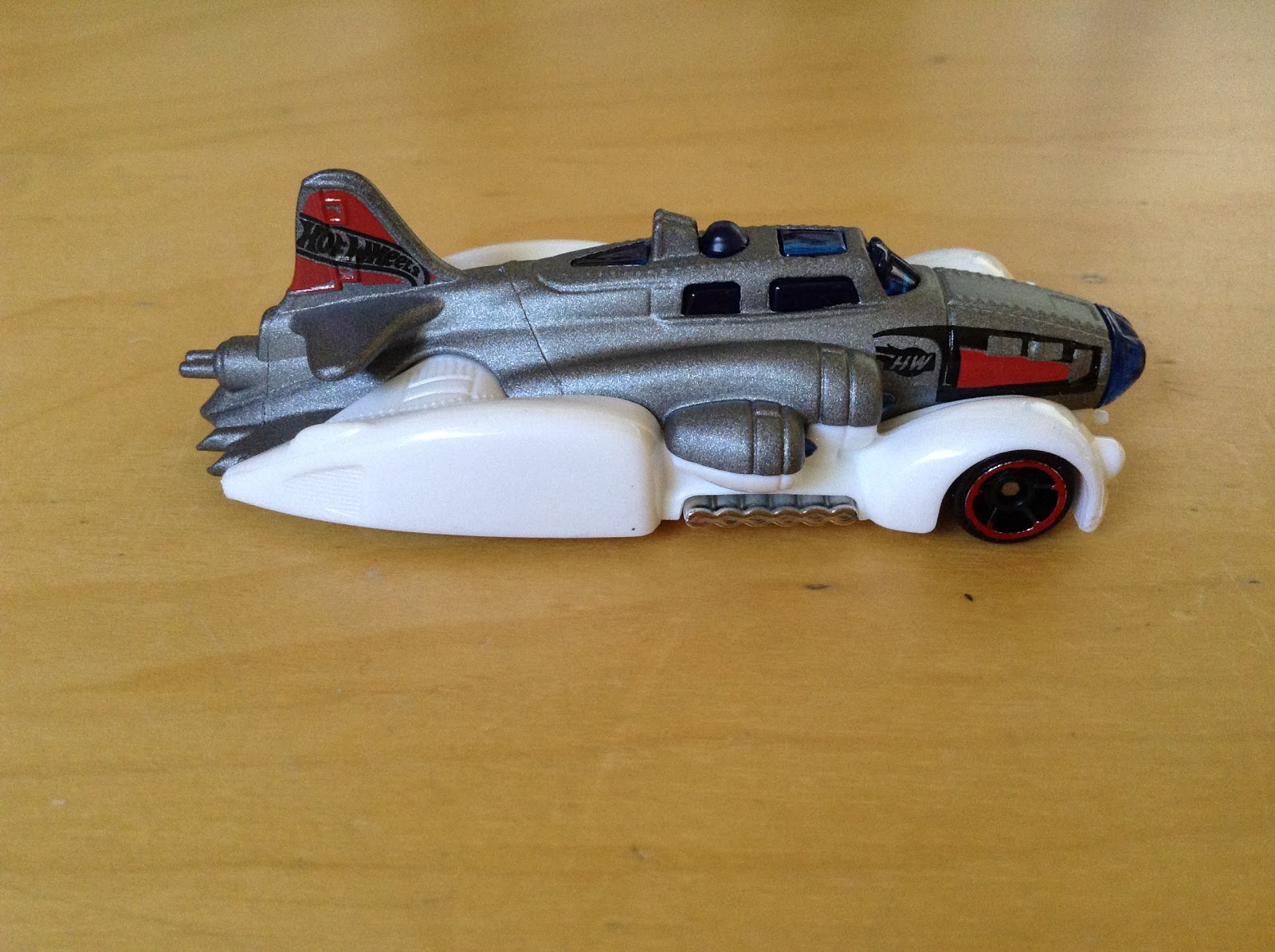 JULIAN'S HOT WHEELS BLOG: Fast Fortress (2017 Walmart Exclusive Mystery ...