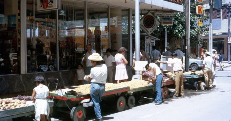 50 Color Snaps Capture Street Scenes of Mexico in the Early 1970s ...