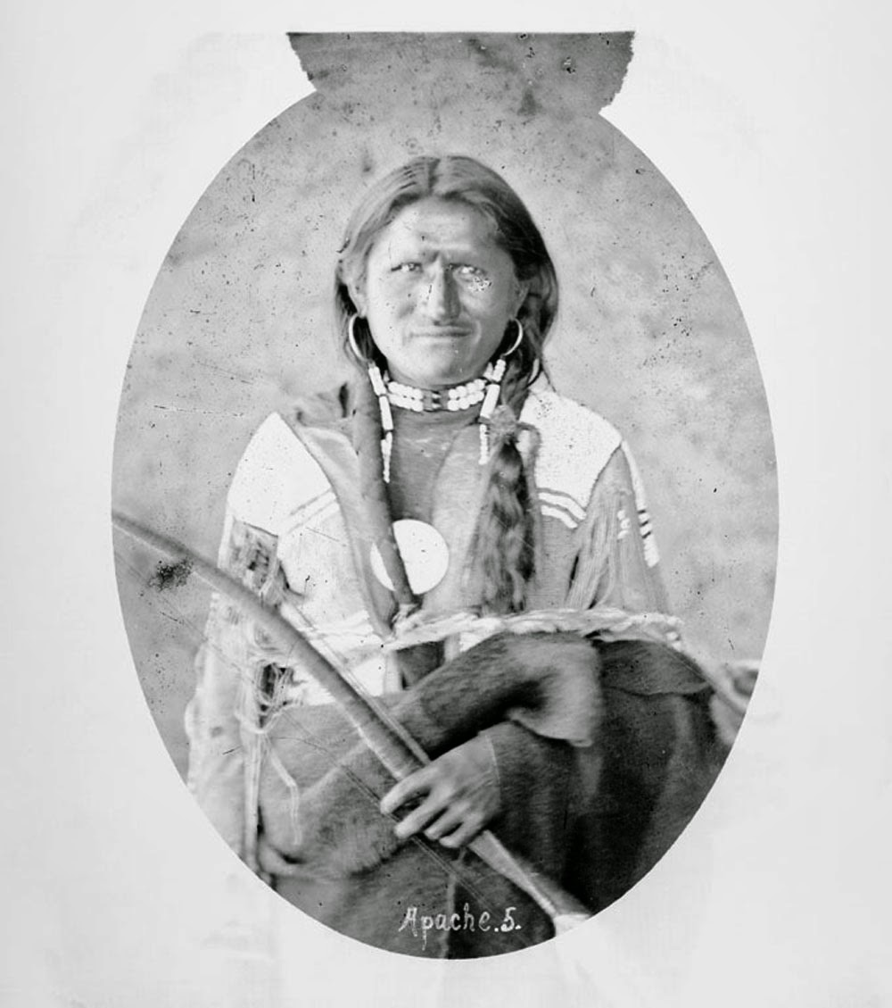 EL HOMBRE QUE MATO A LIBERTY VALANCE: APACHES - EL PUEBLO ENEMIGO