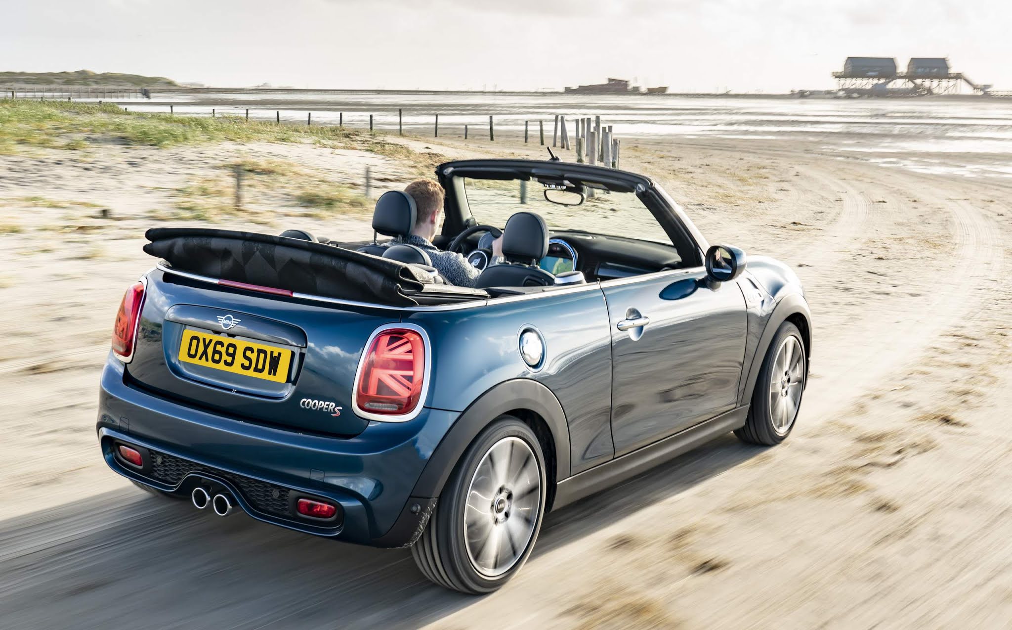 MINI Cooper S Cabrio Sidewalk 2021 chega por R$ 250 mil