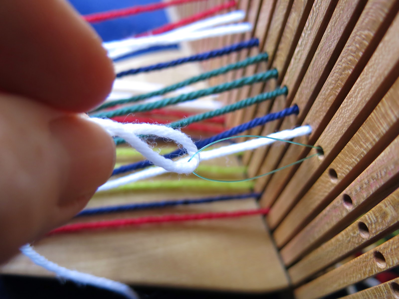 Durham Weaver: Threading a rigid heddle.