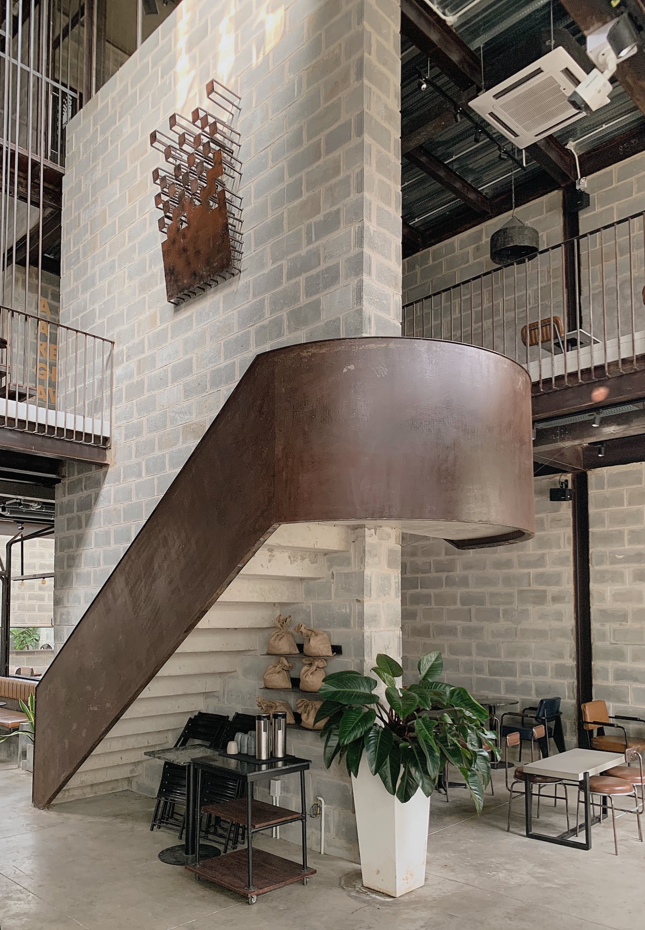 Ticos Coffee Gò Vấp - Quán cafe mang phong cách nhẹ nhàng