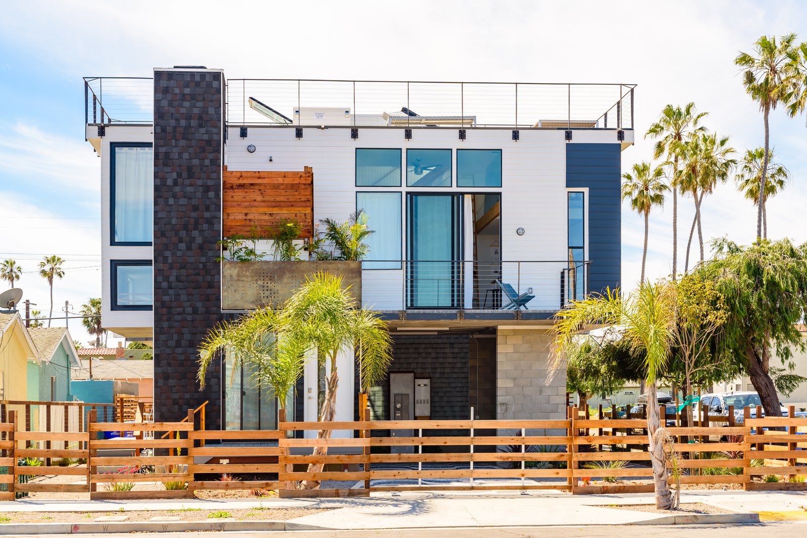 800 sq ft Prefab Modular Home in Ocean Beach, San Diego, California ...