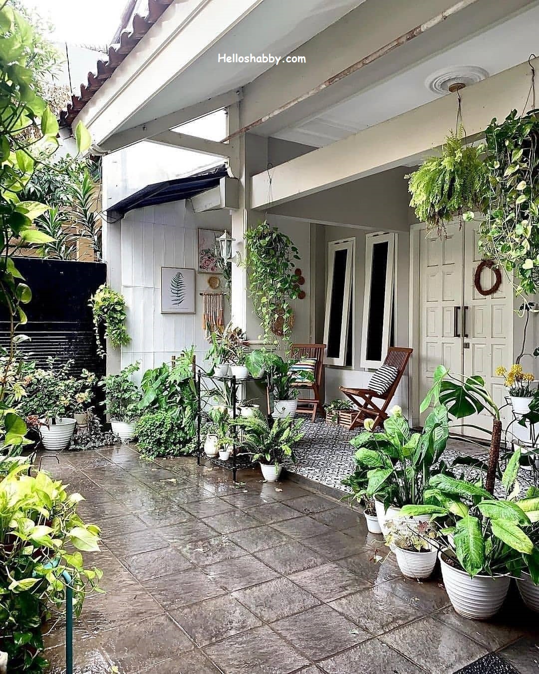 Inspirasi Teras Rumah Cantik dengan Tanaman Gantung ~ HelloShabby.com ...