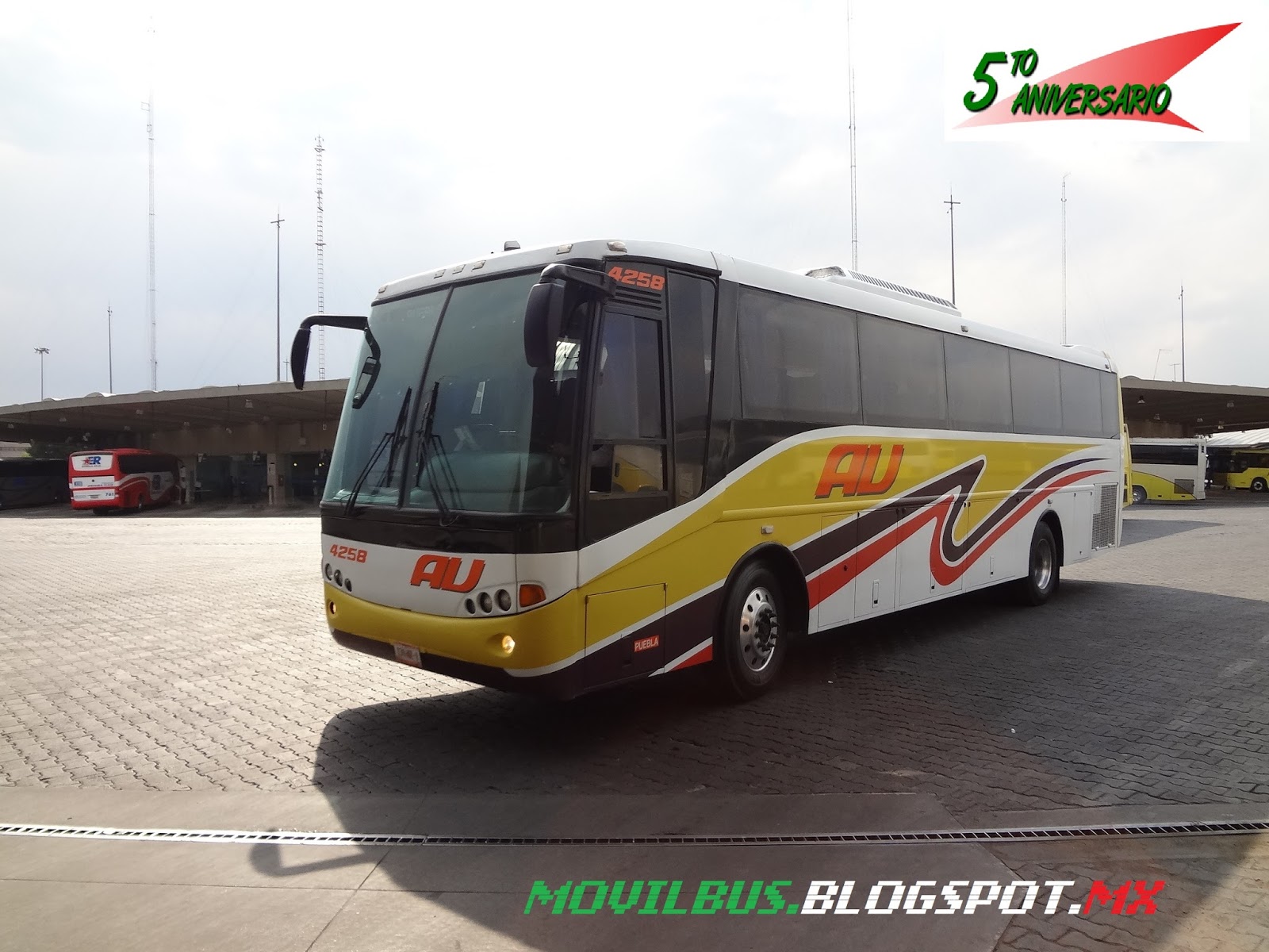 BUSSCAR EL BUSS 340 AUTOBUSES UNIDOS.