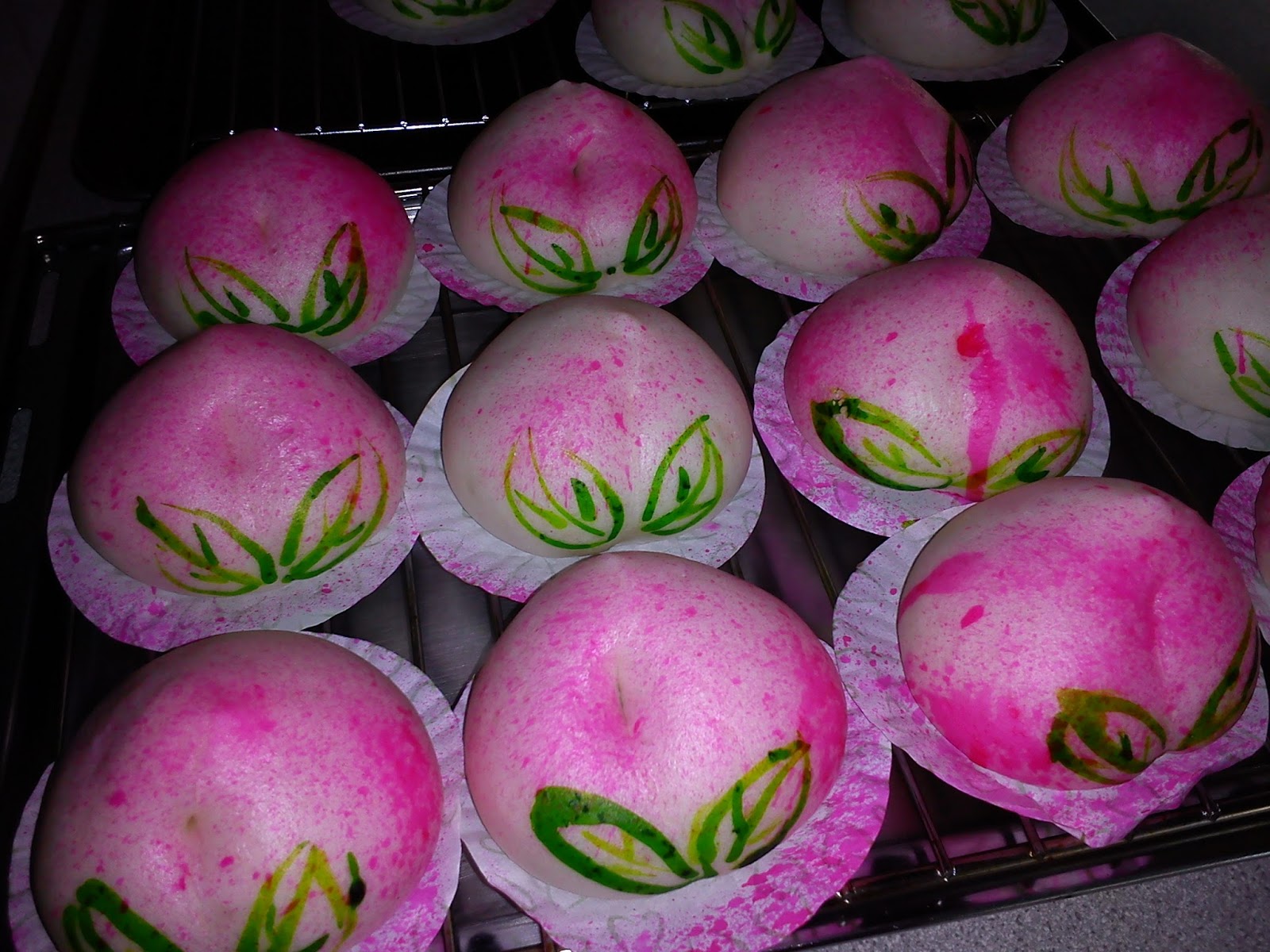 Cooking Pleasure: LONGEVITY PEACH BUNS [寿桃包]