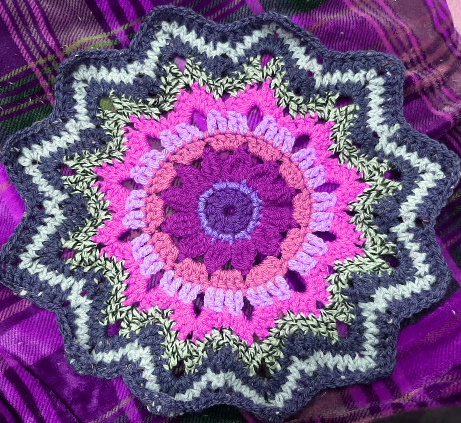 Susan Pinner: Giant Flower Pattern...new take