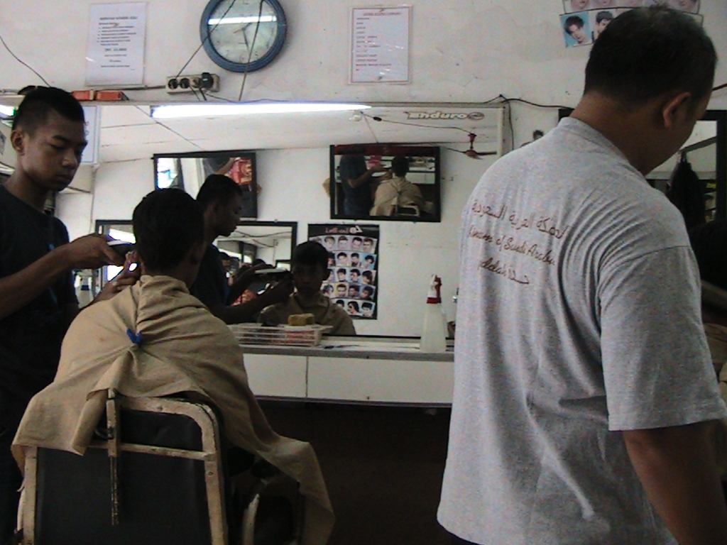 KURSUS BARBER SHOP. Kursus Potong Rambut Pria. Kursus Potong Rambut ...