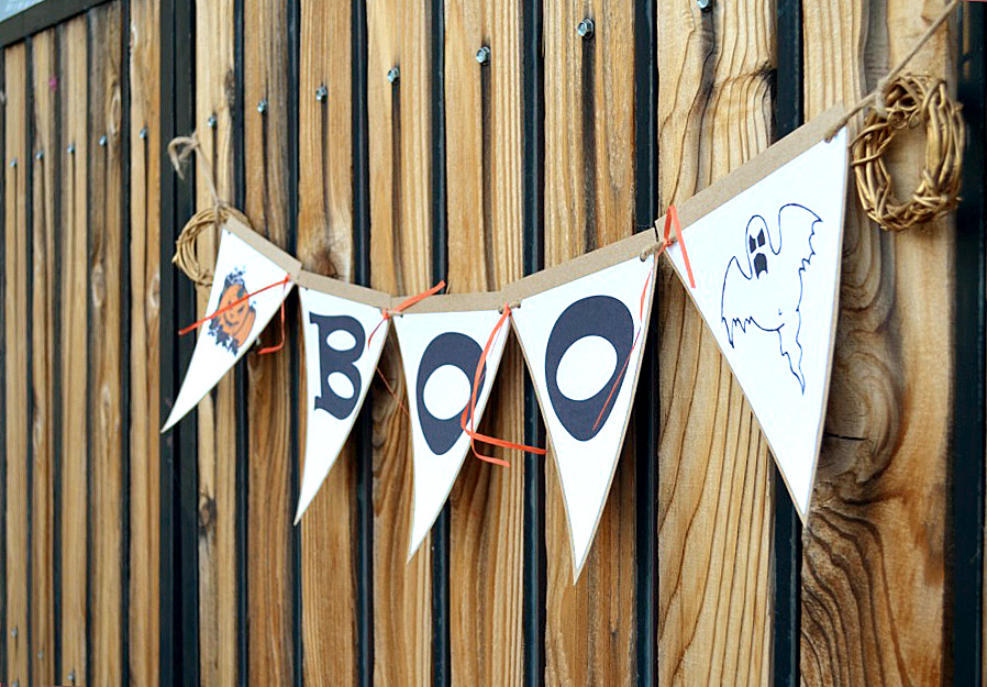 Keeping Things Simple...: DIY Halloween banner BOO