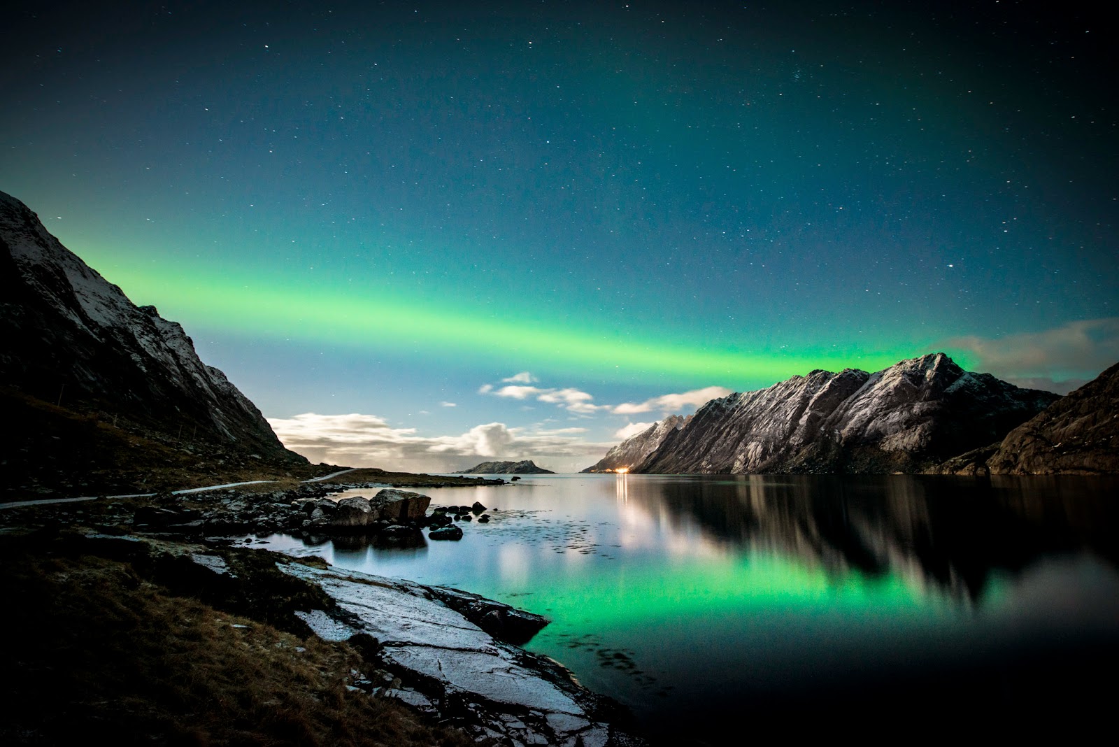 Sociolatte: A night in Norway's Lofoten Islands [Image]