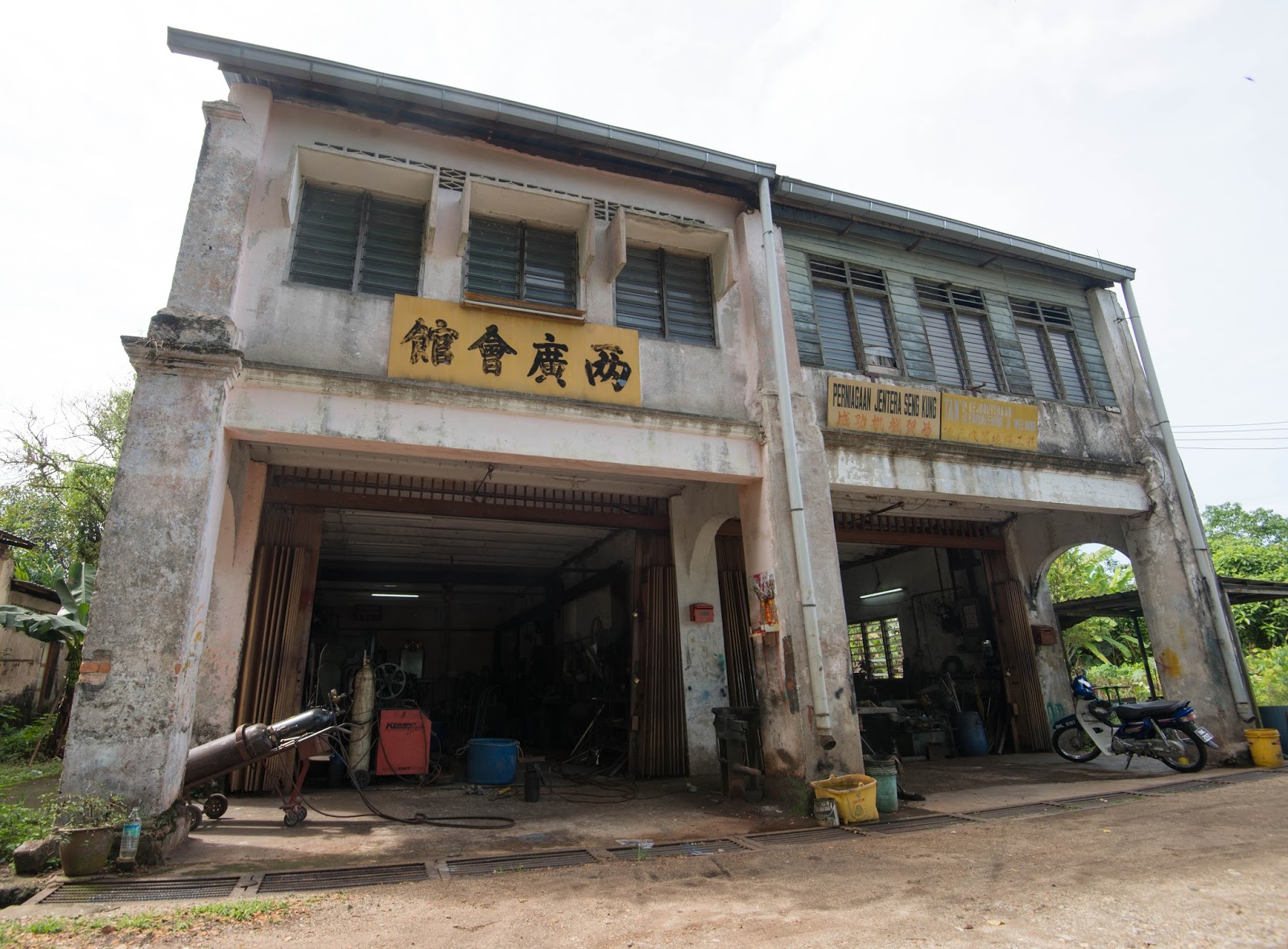 HDR PHOTOGRAPHY: Old Building At Small Town