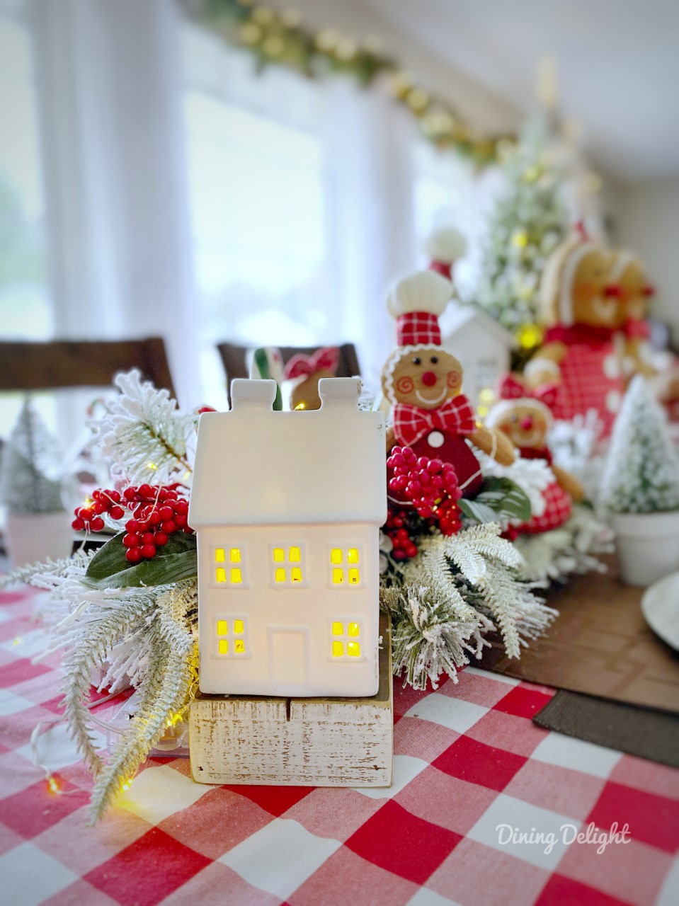 Dining Delight: Gingerbread Themed Christmas Tablescape