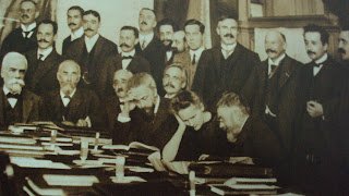 Oasis: Einstein- No primeiro Congresso Solvay em Bruxelas, 1911.Ele é o ...