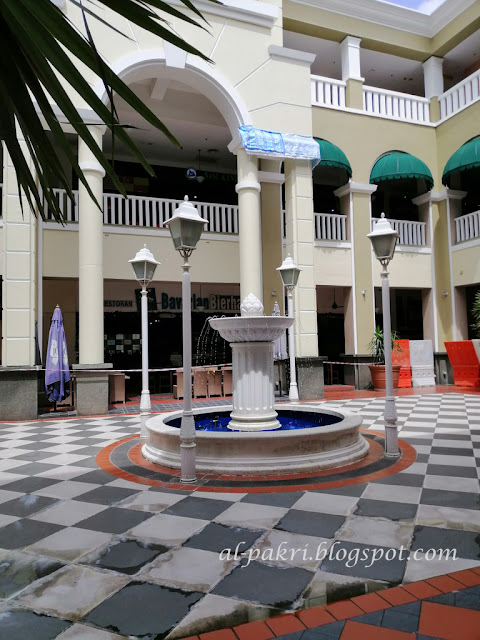 orangbukit: The Courtyards @ the Curve