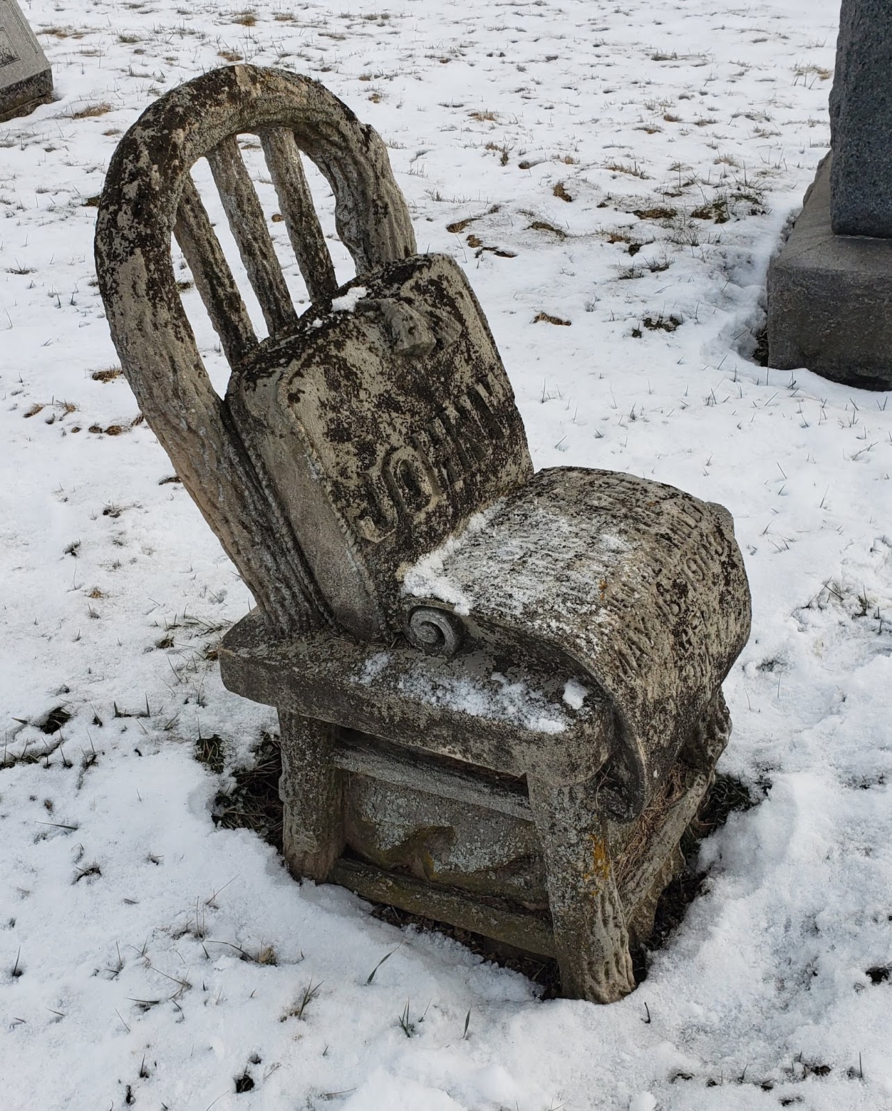 Six Feet Under Hollywood: Odd and Amusing Graves in Ohio's Maplewood ...