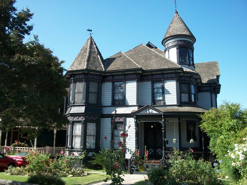 Filming Locations of Chicago and Los Angeles: Charmed: Season 3 ...