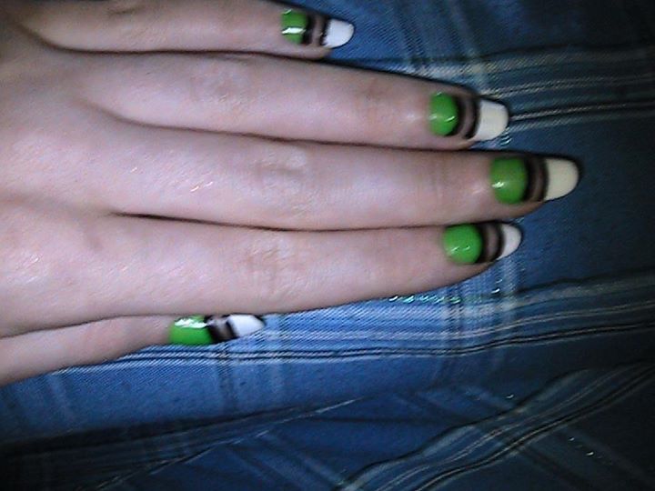 My Nail File: Saskatchewan Rough Rider Nail Design: Green, White & Black